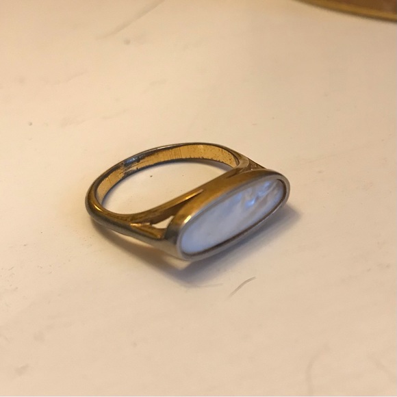 Avon | Jewelry | Vintage Avon Gold Tone Shell Ring | Poshmark